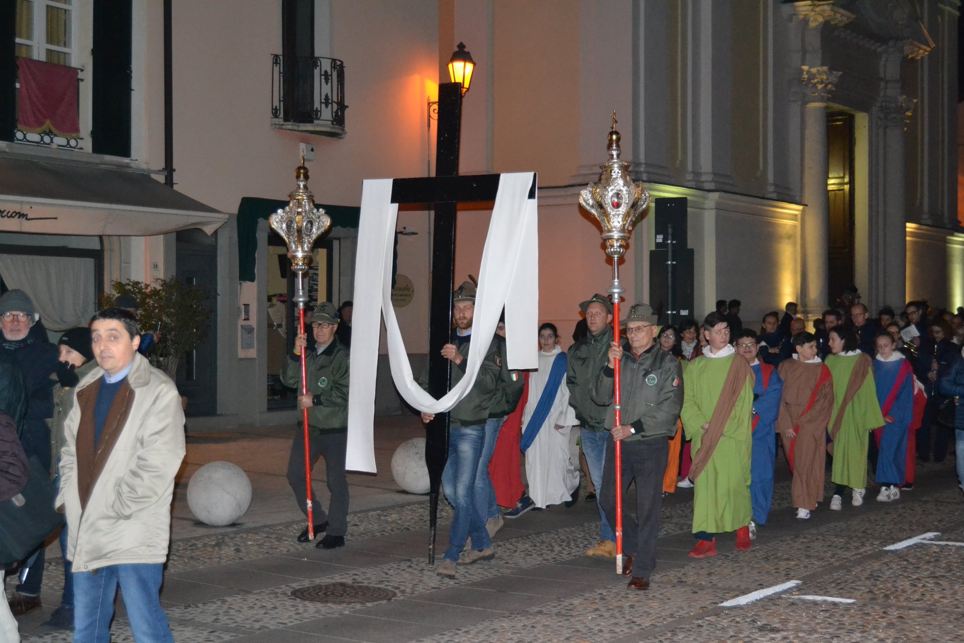 Via Crucis La processione ha riunito i castrezzatesi - Prima Brescia