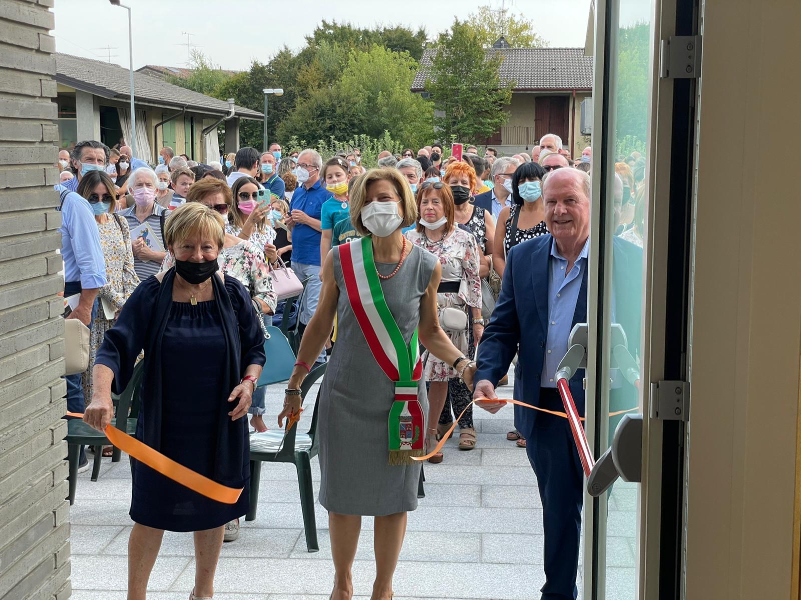 Taglio del nastro alla nuova scuola dell'infanzia in ricordo di ...
